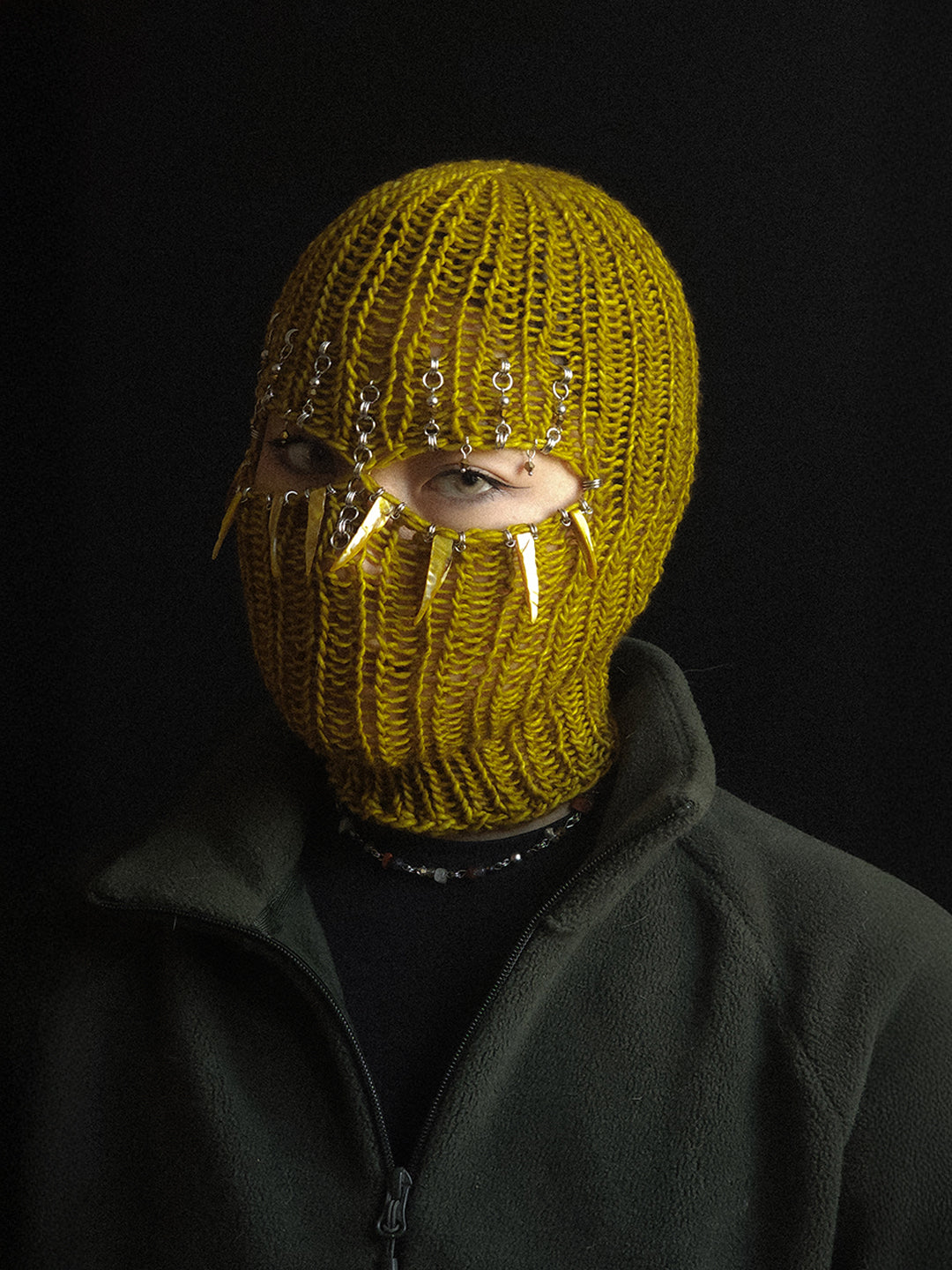 Saber Teeth Knitted Balaclava – Amas Verdâtre